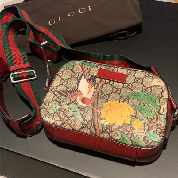 Gucci Red Monogram Crossbody Baguio | Paul Smith